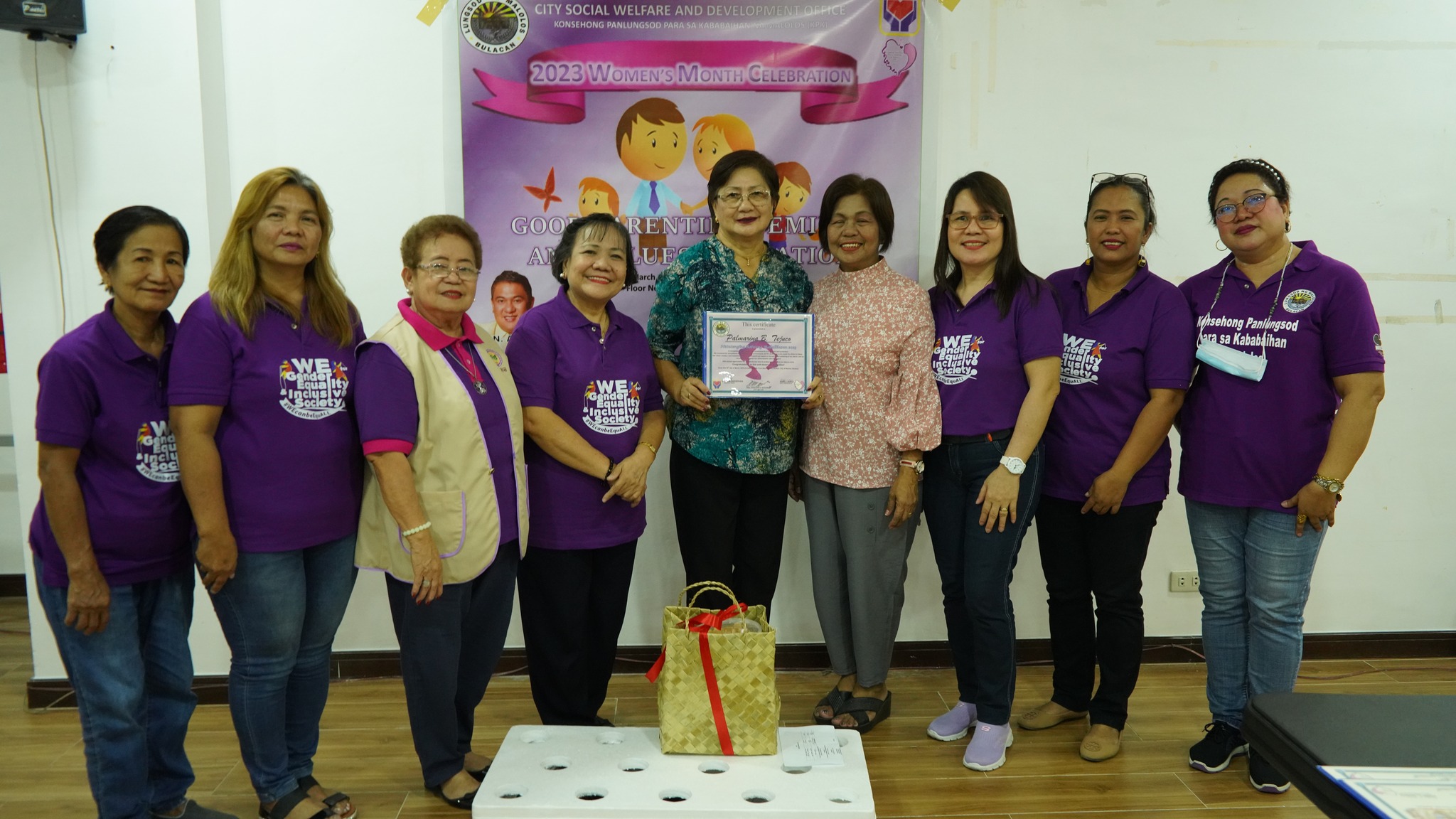 Kaisa sa pagtatapos ng selebrasyon ng Buwan ng Kababaihan, naglungsad ... Kaisa sa pagtatapos ng selebrasyon ng Buwan ng Kababaihan, naglungsad ...